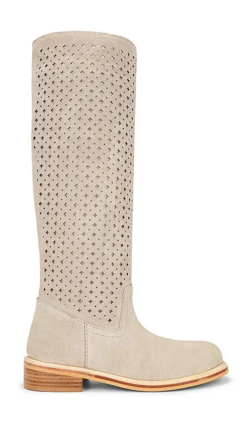 Seychelles Desert Eagle Boot In Beige - Sand Suede