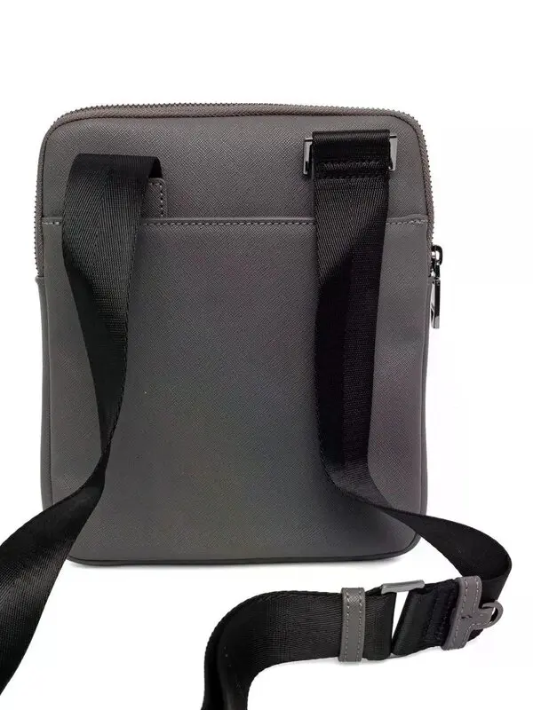 Guess Logo-plaque Cross-hatch Messenger Bag - Grey