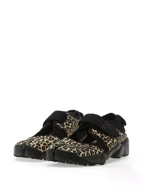 Nike Rift Leopard-print Split Toe Sneakers - Neutrals