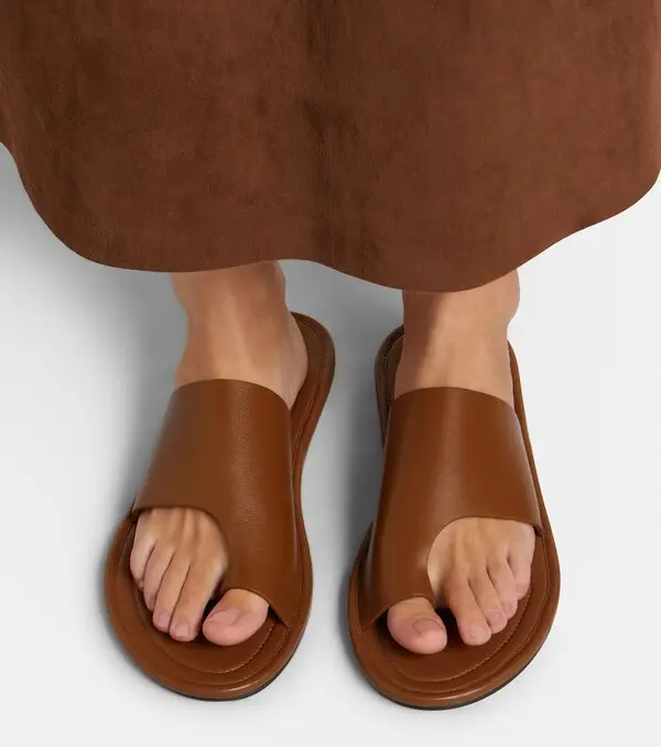 THE ROW Malick Thong Leather Sandals - Brown