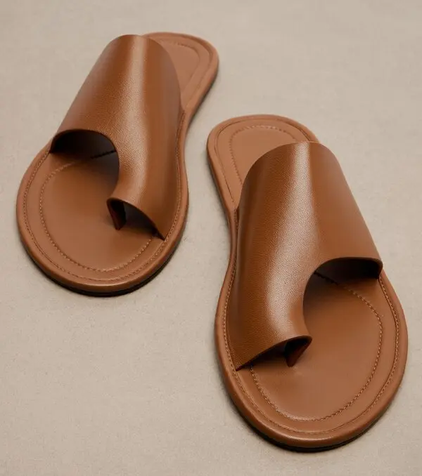 THE ROW Malick Thong Leather Sandals - Brown