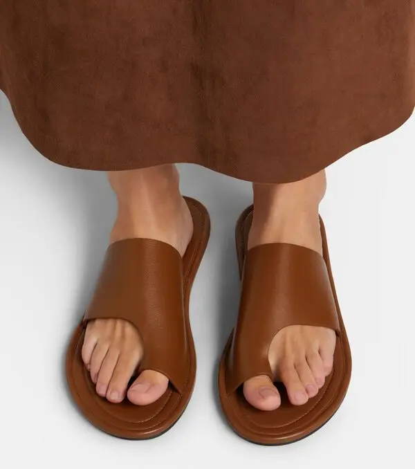 THE ROW Malick Thong Leather Sandals - Brown