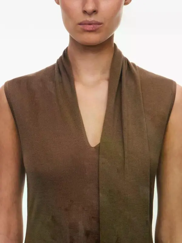 12 STOREEZ Carolyn V-neck Midi Dress