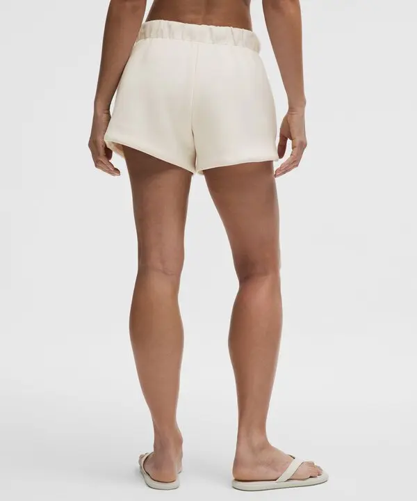 Lululemon Sleek Spacer Mid-rise 3.5" Shorts - Light Ivory