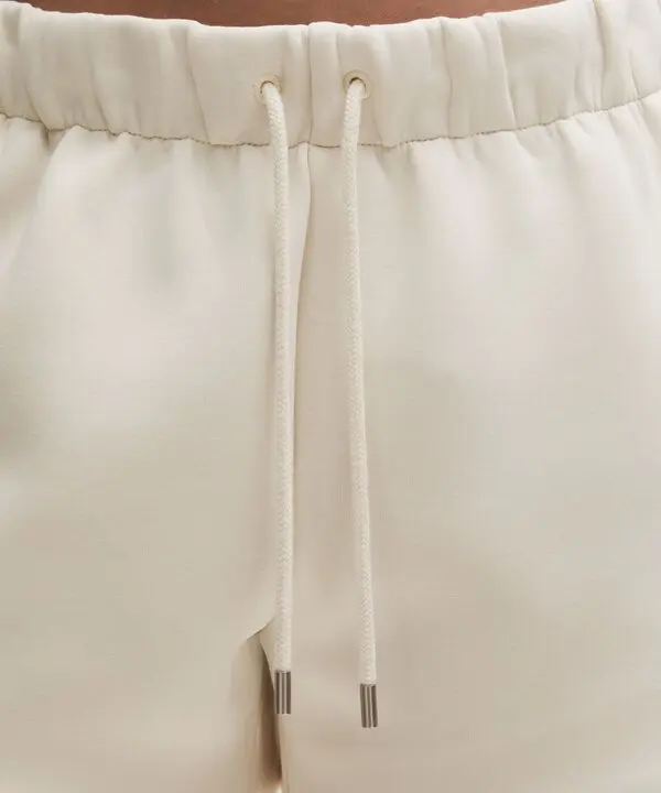 Lululemon Sleek Spacer Mid-rise 3.5" Shorts - Light Ivory