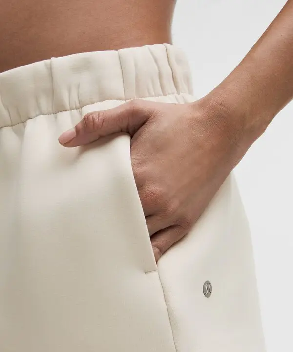 Lululemon Sleek Spacer Mid-rise 3.5" Shorts - Light Ivory
