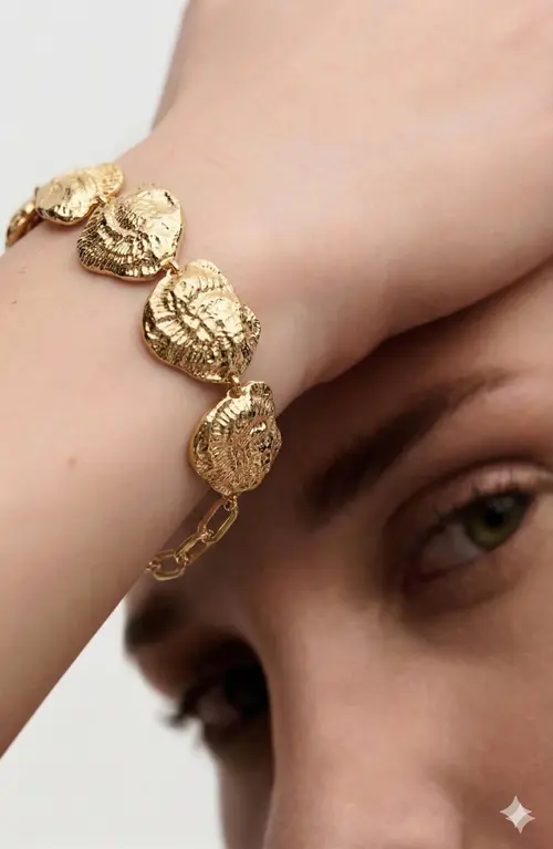 YOJ Oldeu Shell Charm Bracelet