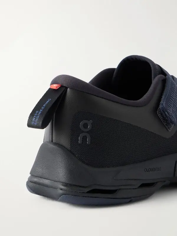 On Cloudnova Moon Sneakers - Black