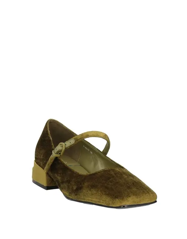JEANNOT Mary Jane Pumps With Buckle