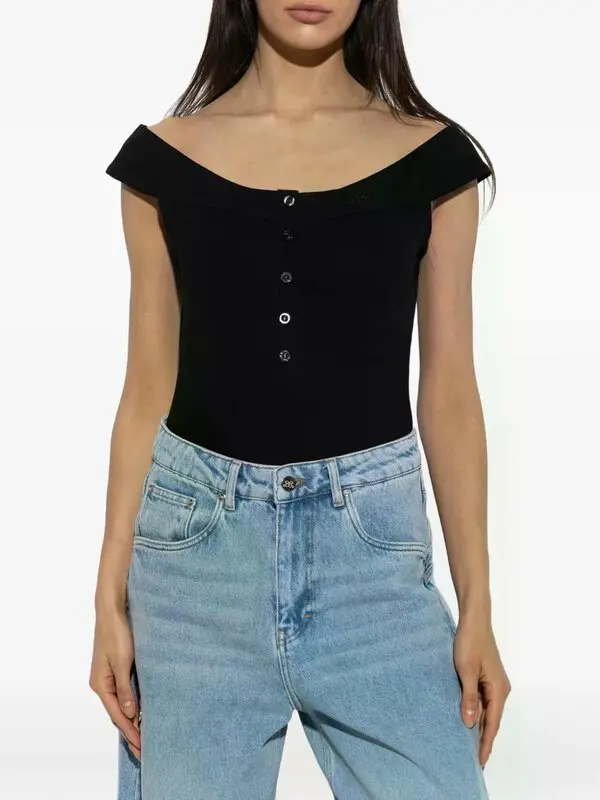 GESTUZ Off-shoulder Bodysuit