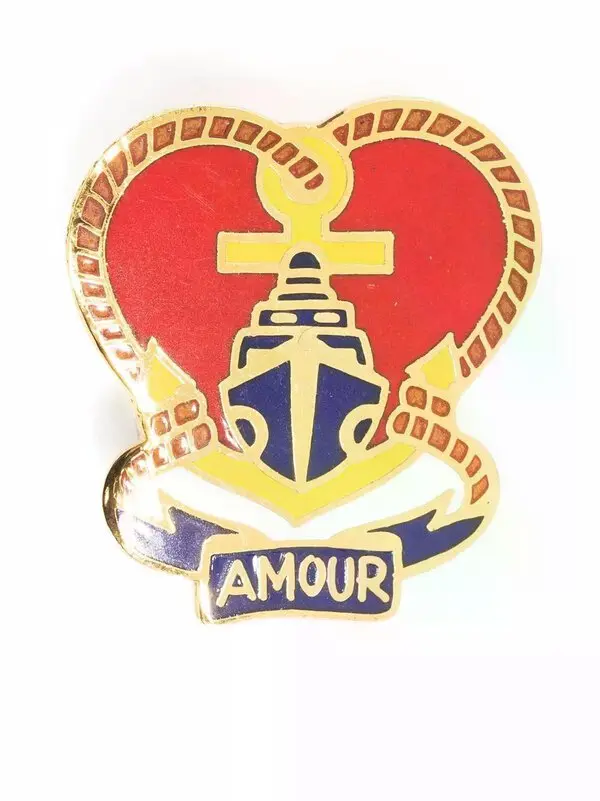JC DE CASTELBAJAC 1990s Amour Coat Of Arms Pin - Gold