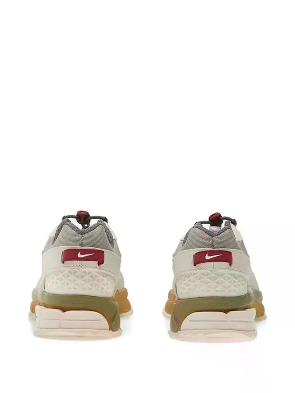 Nike Zoom Vomero Roam Sneakers
