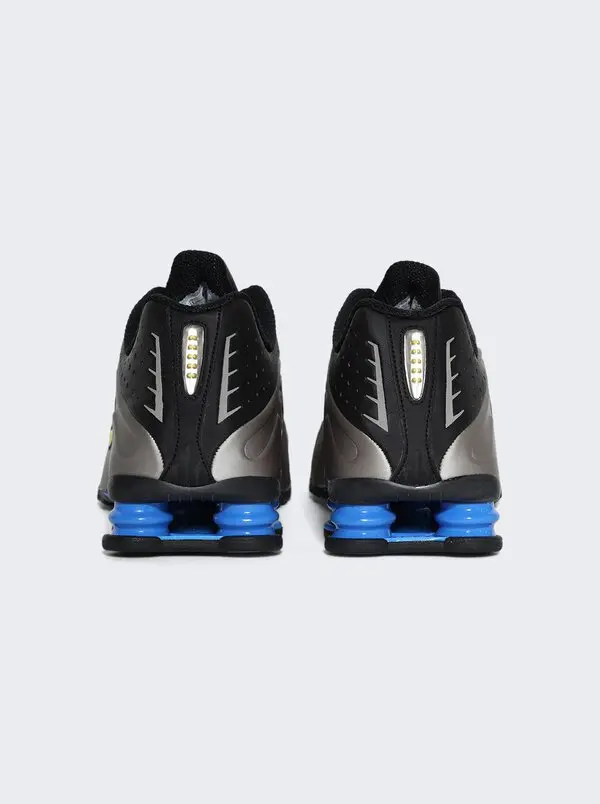 Nike Shox R4 Sneakers - Black