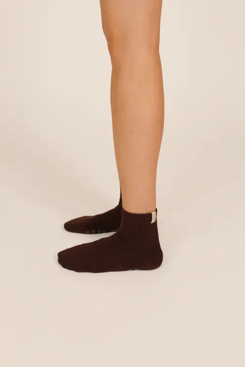 FRAISE Quarter Crew Grip Socks - Espresso