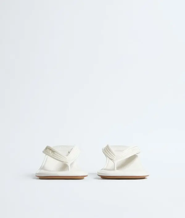 Bottega Veneta Sampieri Thong - Alabaster