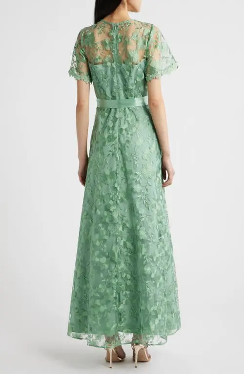 TAHARI ASL Floral Embroidery Short Sleeve Gown