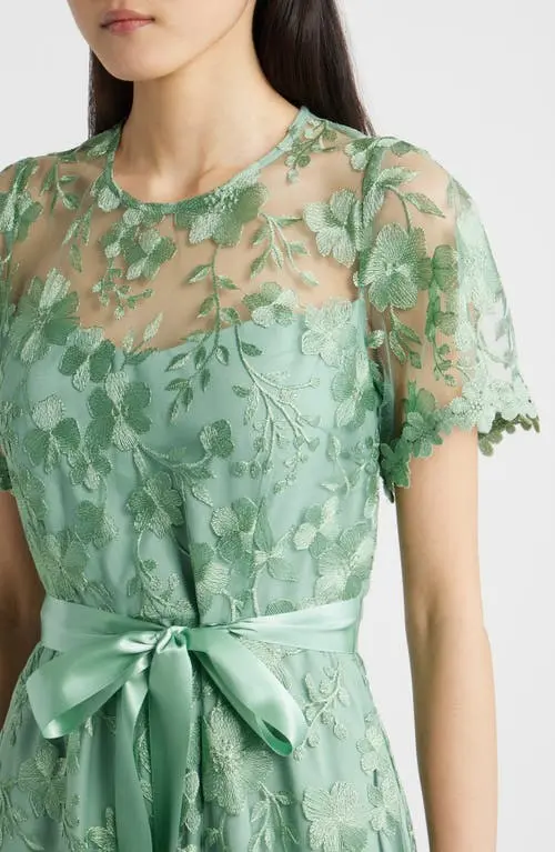 TAHARI ASL Floral Embroidery Short Sleeve Gown