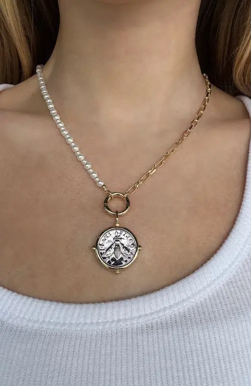 THE SIS KISS Two Tone Bee Charm