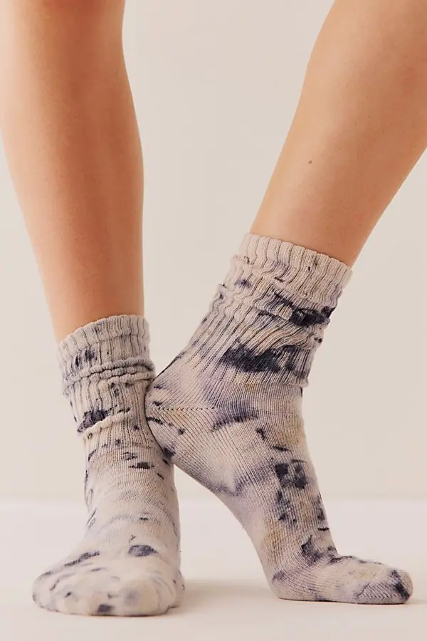 AMERICAN TRENCH Natural Floral Dyed Crew Socks - Blueberry