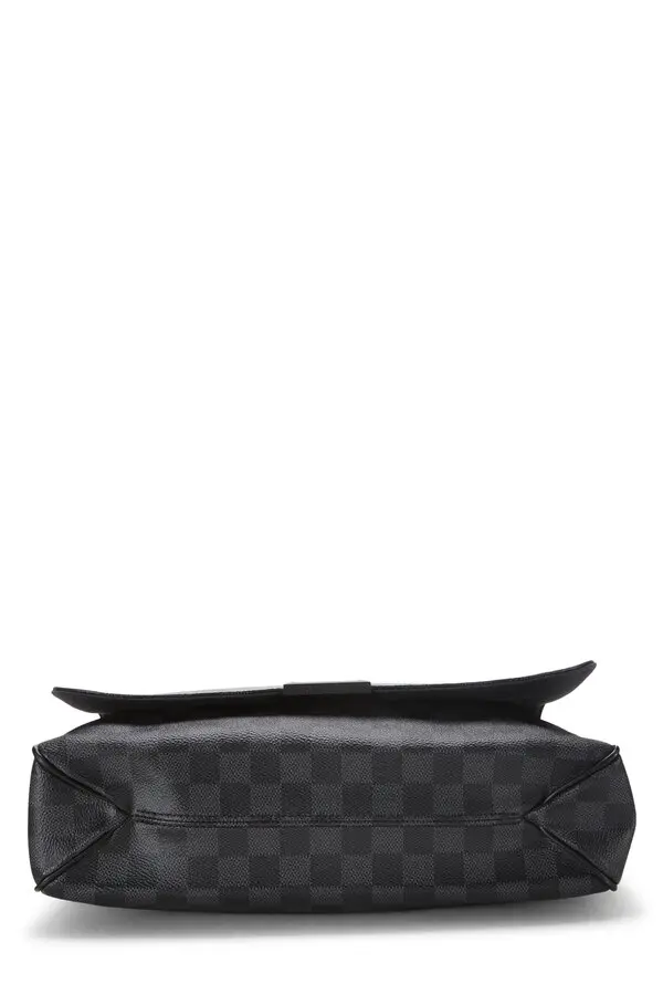 LOUIS VUITTON Damier Graphite District Messenger