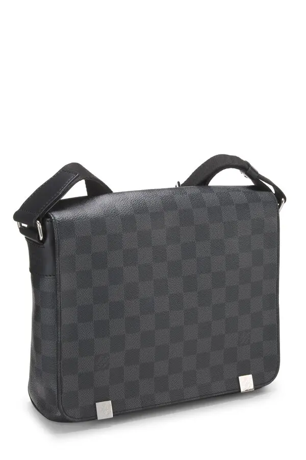 LOUIS VUITTON Damier Graphite District Nm