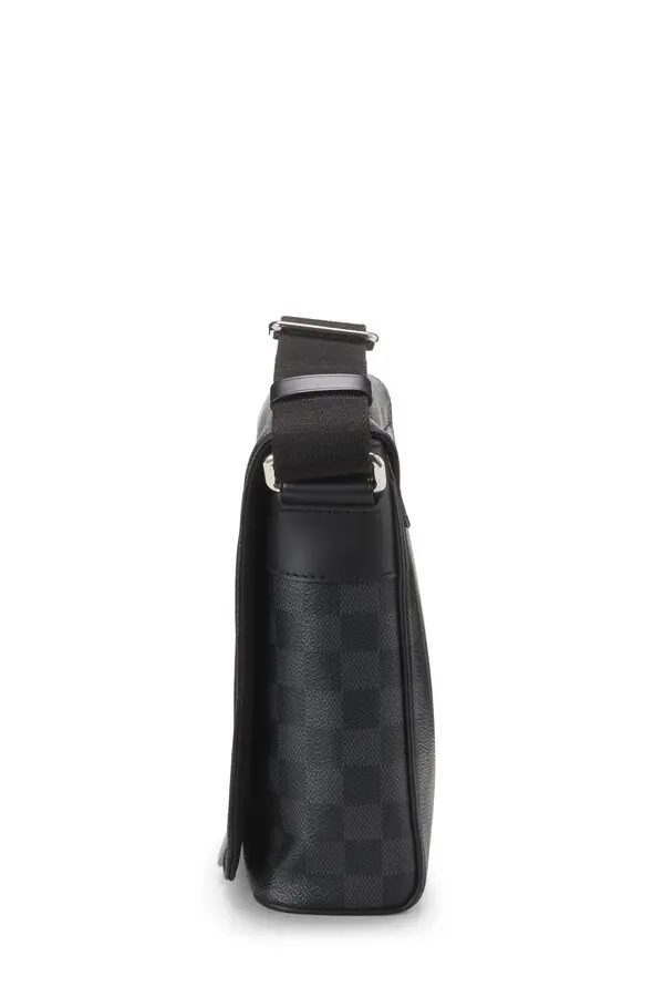 LOUIS VUITTON Damier Graphite District Nm