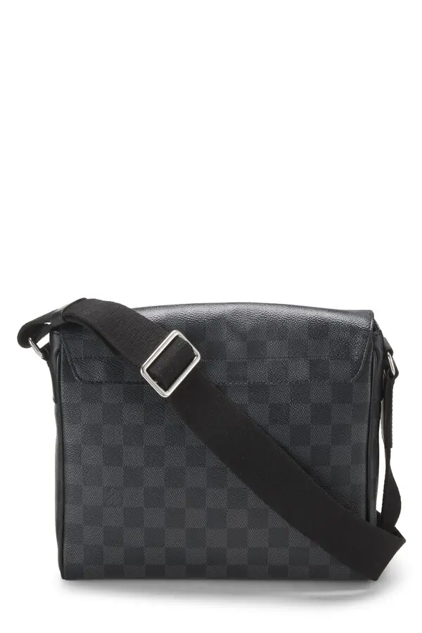 LOUIS VUITTON Damier Graphite District Nm