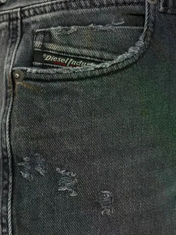 DIESEL® 1992 D-jiann Distressed Jeans