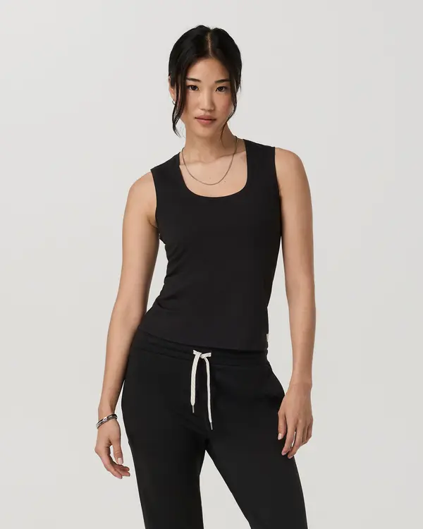 Vuori Halo Essential Scoop Tank Long - Solid Black