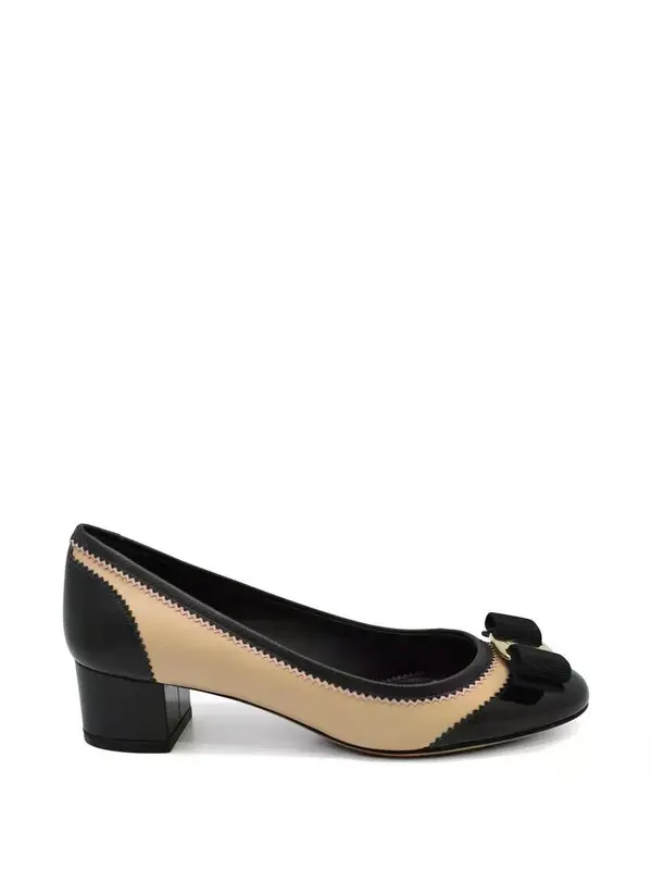 FERRAGAMO Bowtie Leather Pumps - Neutrals