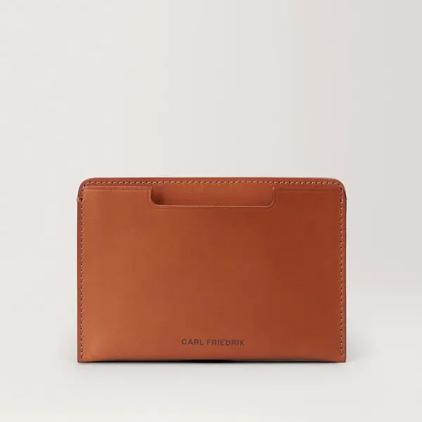 CARL FRIEDRIK Easton Passport Sleeve - Cognac