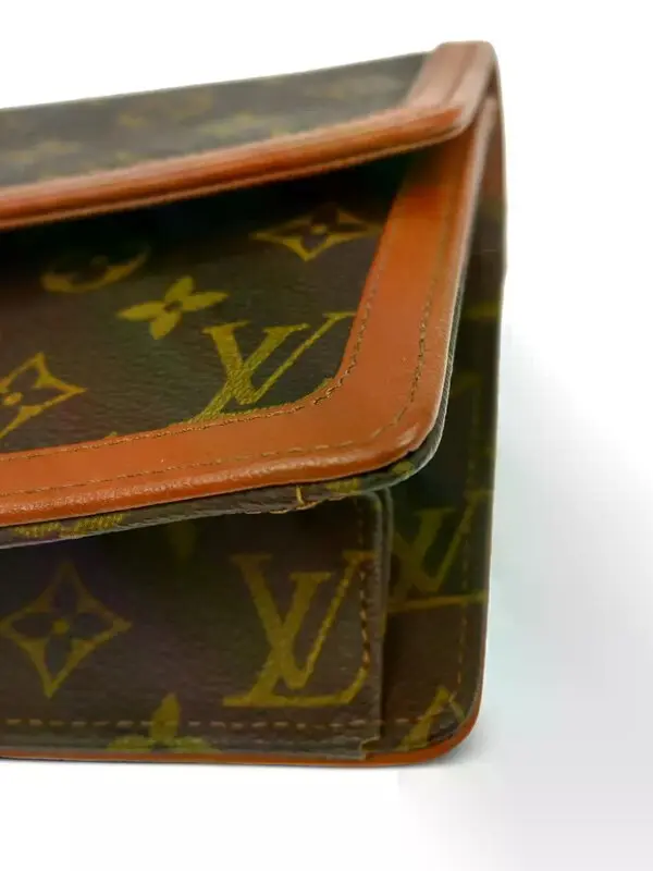 LOUIS VUITTON 1997 Monogram Dame Gm Clutch