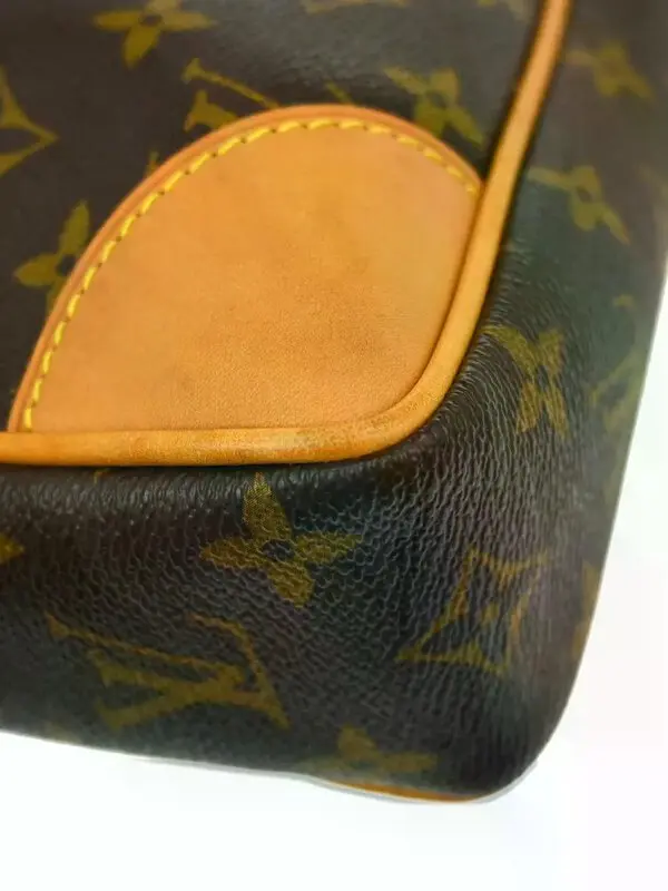 LOUIS VUITTON 2010 Porte Documents Voyage Handbag - Brown