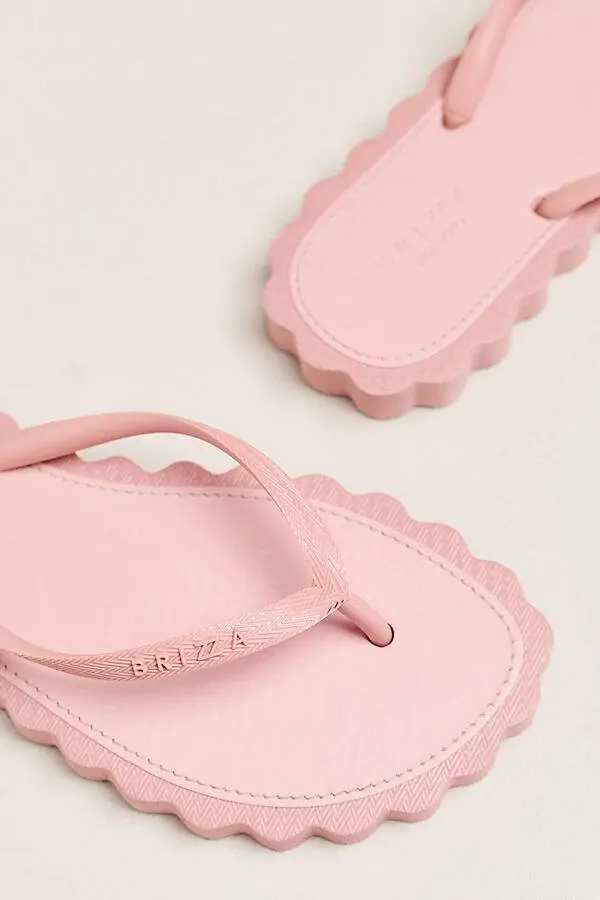 BRIZZA AREZZO Scalloped Flip-flop Sandals - Blush