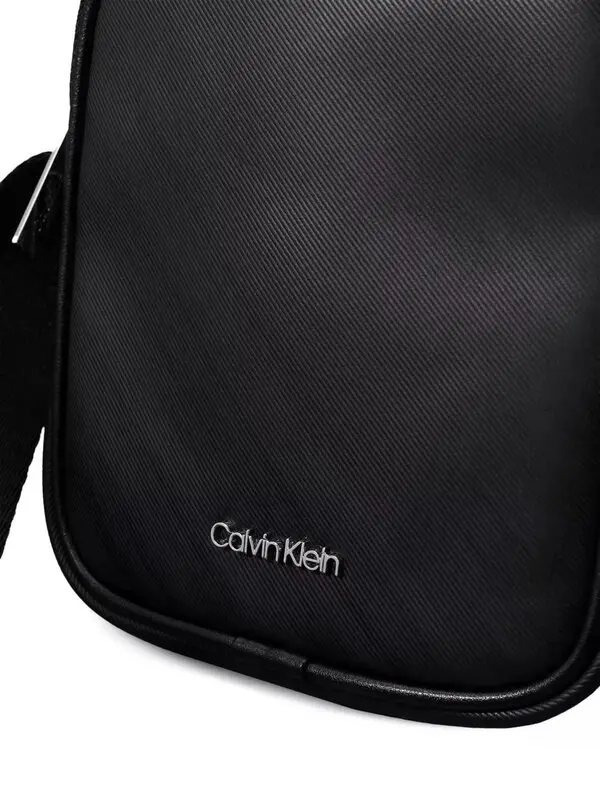 Calvin Klein Logo-plaque Shoulder Bag