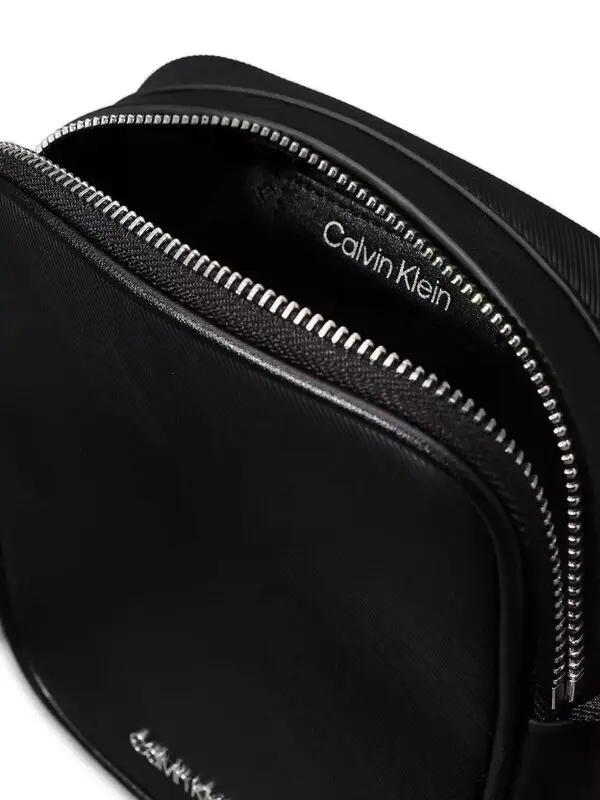 Calvin Klein Logo-plaque Shoulder Bag