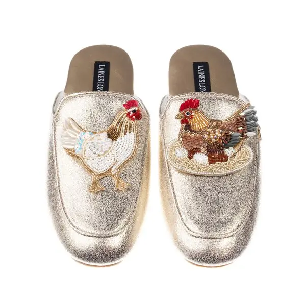 LAINES LONDON Classic Mules With Chicken And Hen Brooches - Gold