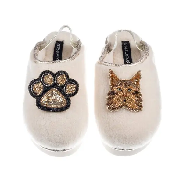 LAINES LONDON Fluffy Flatform Cloud Slippers With Brooches - Gold/white