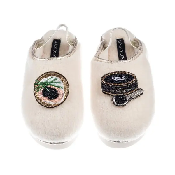 LAINES LONDON Flatform Cloud Slippers With Brooches - Gold/white