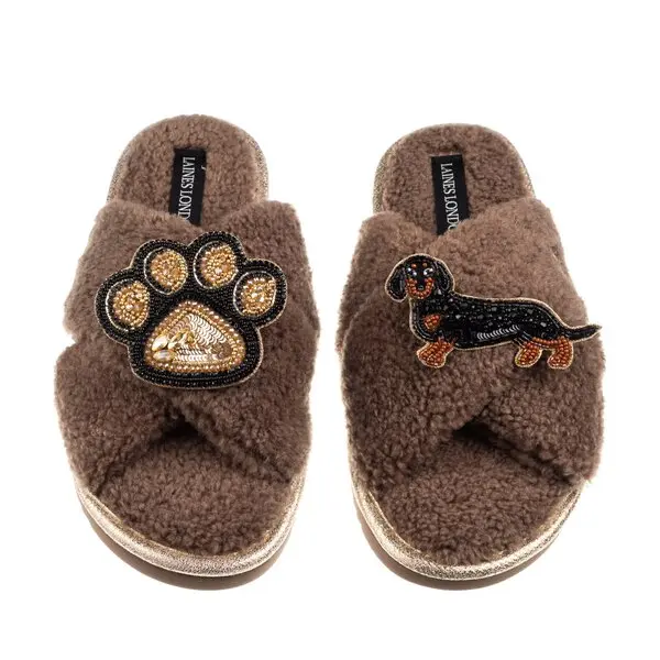 LAINES LONDON Boucle Slippers With Brooches - Brown