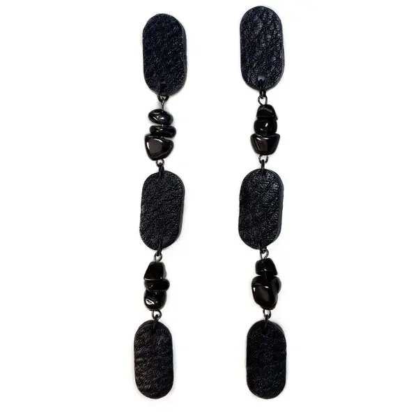 WAIWAI Capsule Dangle Earrings With Hematite Crystals - Black