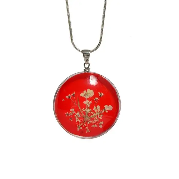 LAURA DAILI Queen Anne’s Lace Glass Pendant Necklace - Red/silver