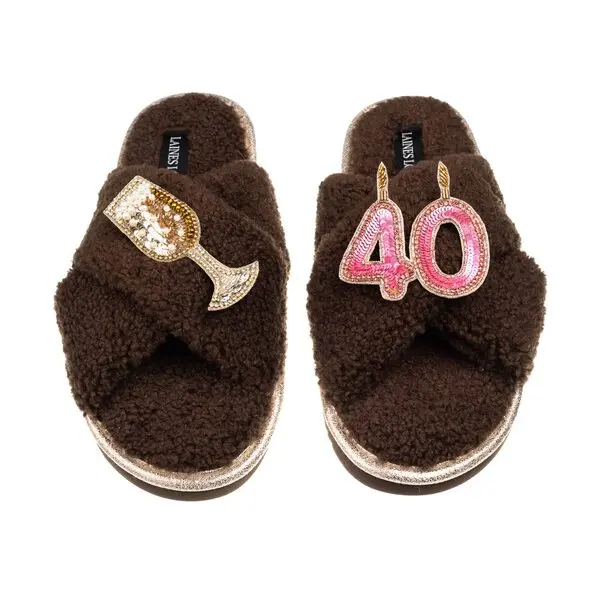 LAINES LONDON Boucle Slippers With Detachable Brooches - Brown