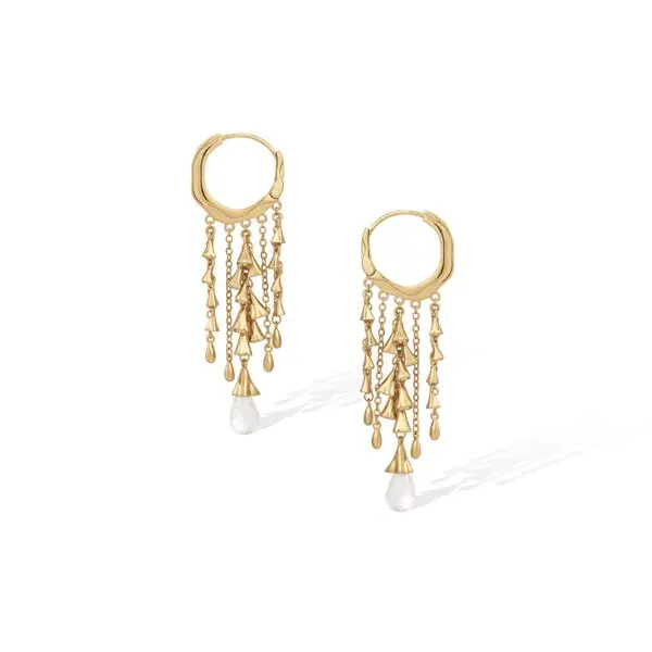 RETRO CHIC Gold / White Aeolian Echo Tassels Earrings - Gold/white