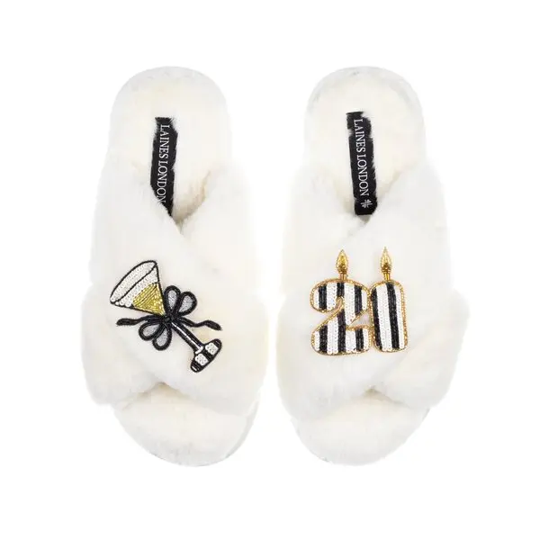 LAINES LONDON Classic Slippers With Brooches - White