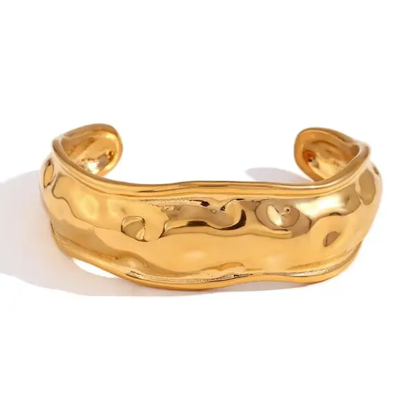 OLIVIA LE Jordana Hammered Cuff Bracelet - Gold
