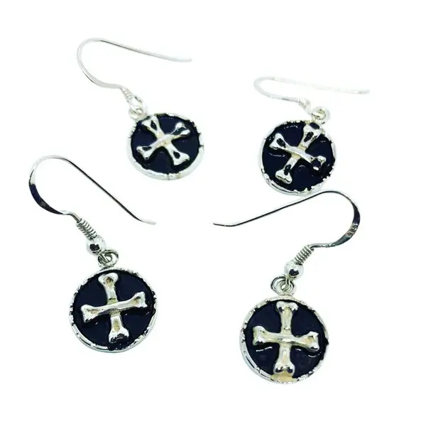 TG-JEWELLERY BY TAMARA GERVASIO Medaglie Bones Skull Drop Earrings - Silver/black