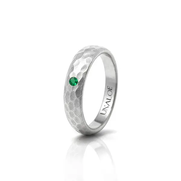 UNALOE Hammered Sterling Silver Band Ring With Emerald - Green/silver
