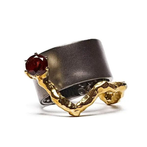 GERMAN KABIRSKI Black / Red Rowena Ring With Garnet - Black/red