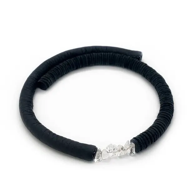 WAIWAI Leather Choker With Quartz Crystals - Black